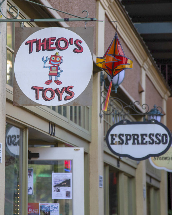 Theo's Toys - Manitou Springs